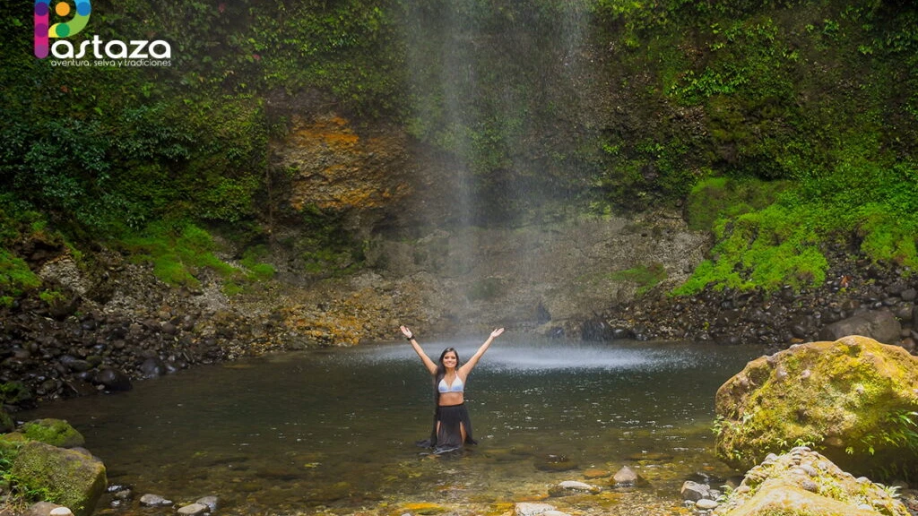 Cascada Hola Vida: Balneario Natural y Senderos en Puyo